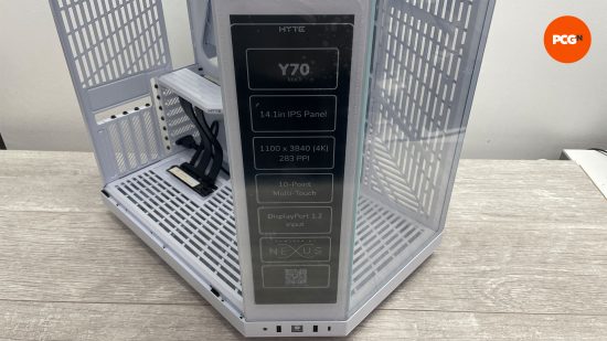 2025 - Test du Hyte Y70 Touch – un boîtier PC colossal avec un écran 4K